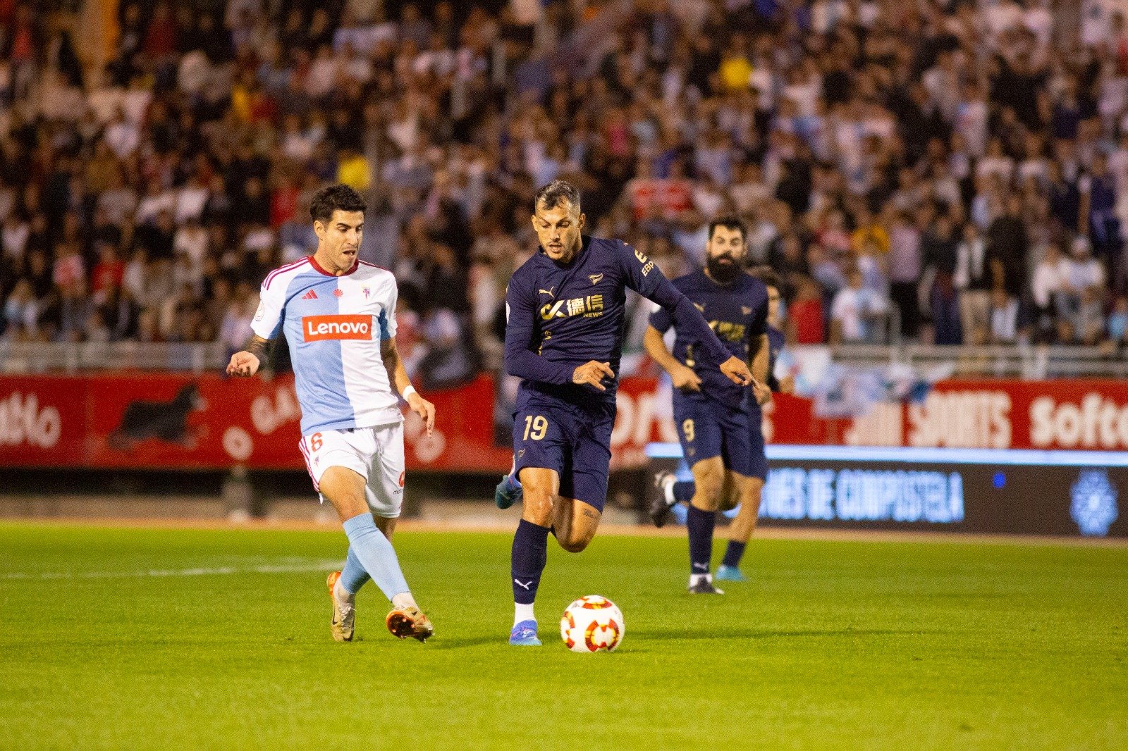 El Alavés pasa de ronda con lo justo ante el Compostela 0-1